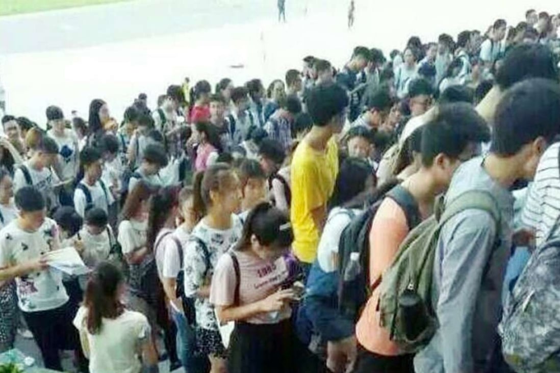 Chinese students hurt in rush to escape heatwave in air-conditioned ...