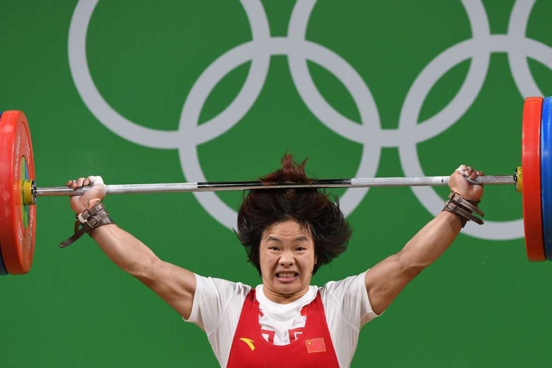 Chinese weightlifter wins gold despite nasty bang on the head by bar ...