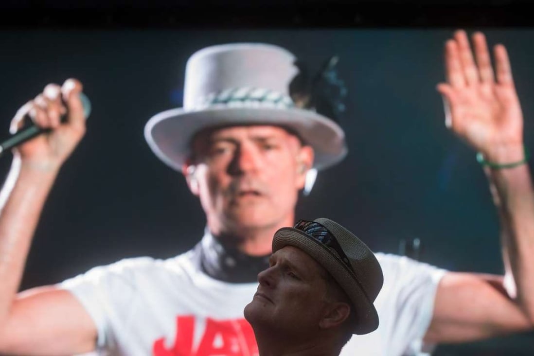 Canada celebrates, mourns as rockers Tragically Hip say good-bye ...