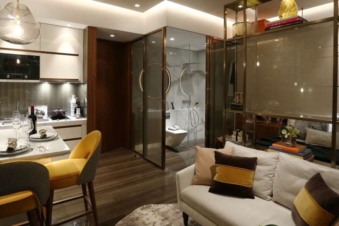 What can you find in a 190 sq ft flat in Hong Kong? A 360-view of ...