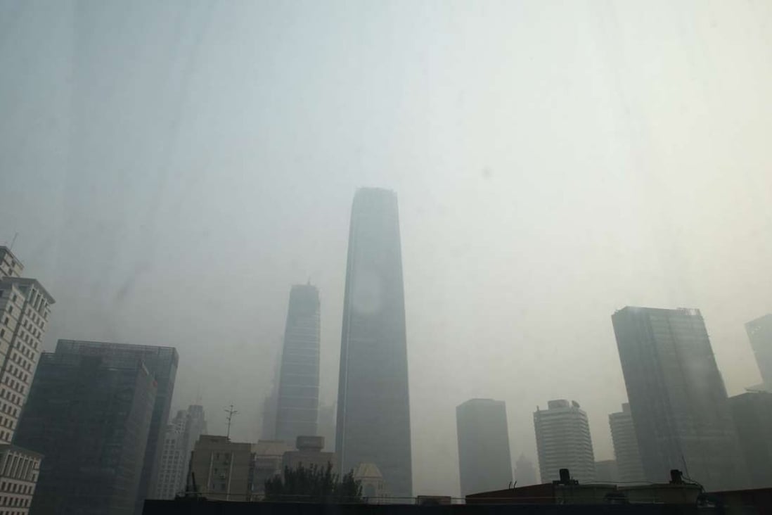 Choking smog hits Beijing, with clear skies not expected until Monday ...