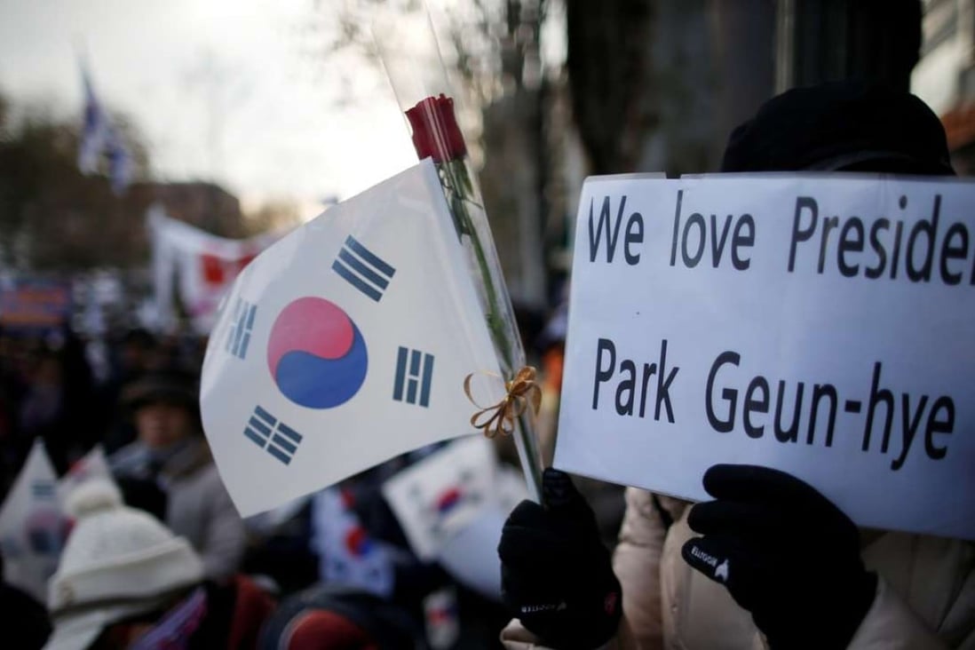 Conservative South Koreans rally to support Park as more big protests ...