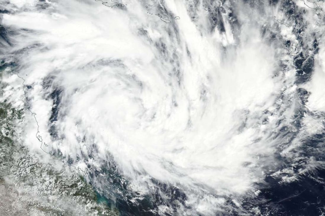 Thousands evacuated as ‘nasty’ Cyclone Debbie prepares to hit Australia ...