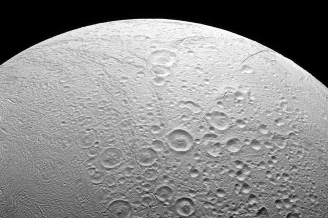 A frozen Saturn moon has an ocean and may be able to harbour life ...