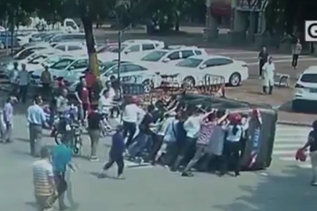 Good Samaritans’ quick team work saves Chinese driver trapped in ...