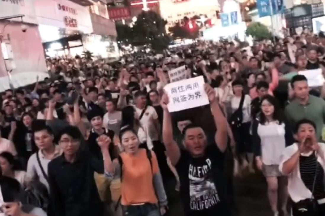 Hundreds protest in Shanghai over ban on selling converted flats ...