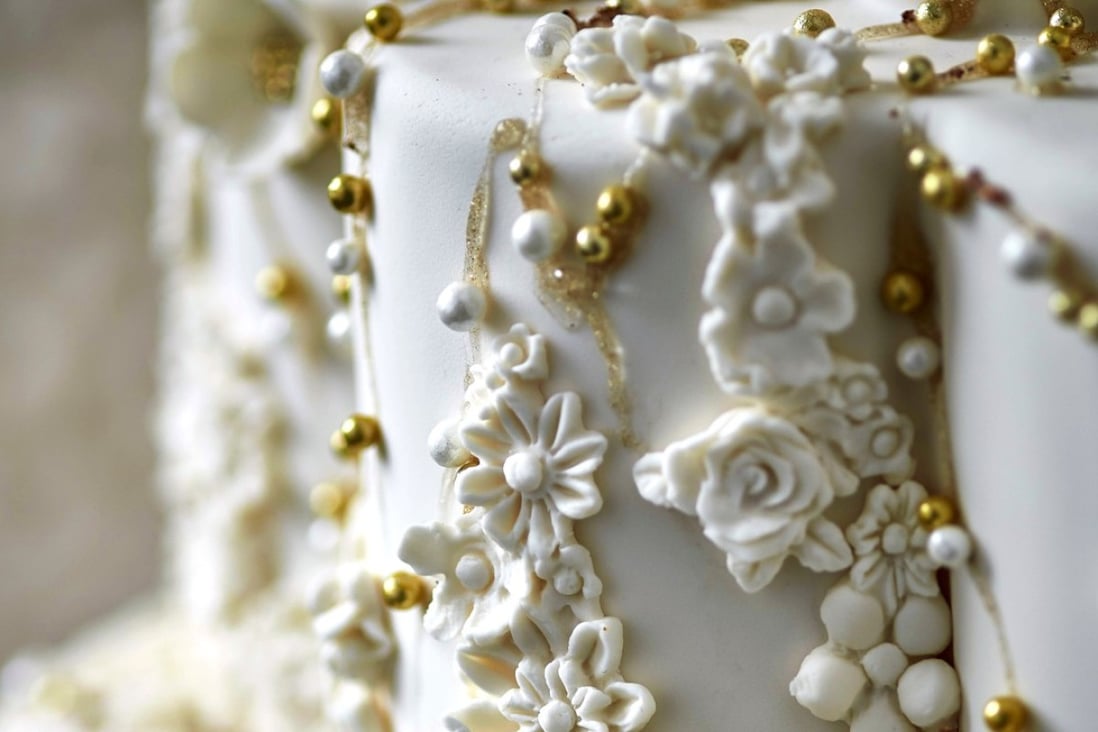 Which wedding cake is best for you? Timeless tiers vs opulent appliqués ...