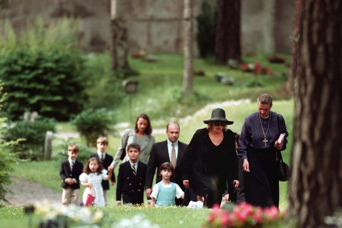 Niece of film legend Greta Garbo, who kept her from being alone, dies ...