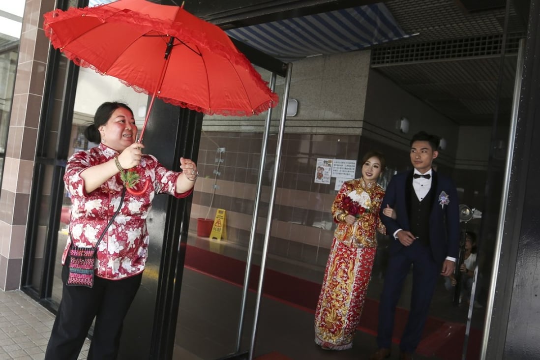 Why Hong Kong couples opt for a Chinese wedding chaperone | South China ...