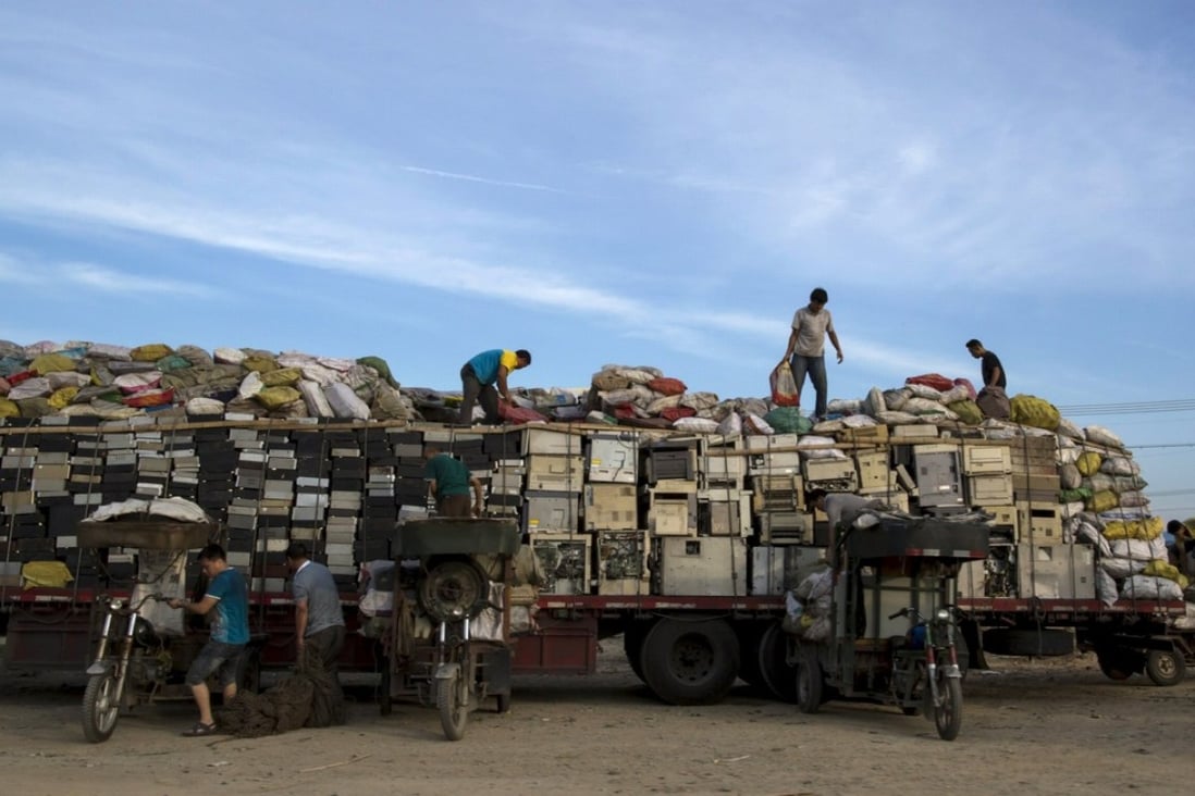 Hundreds arrested in 2017 for smuggling a mountain of waste into China ...