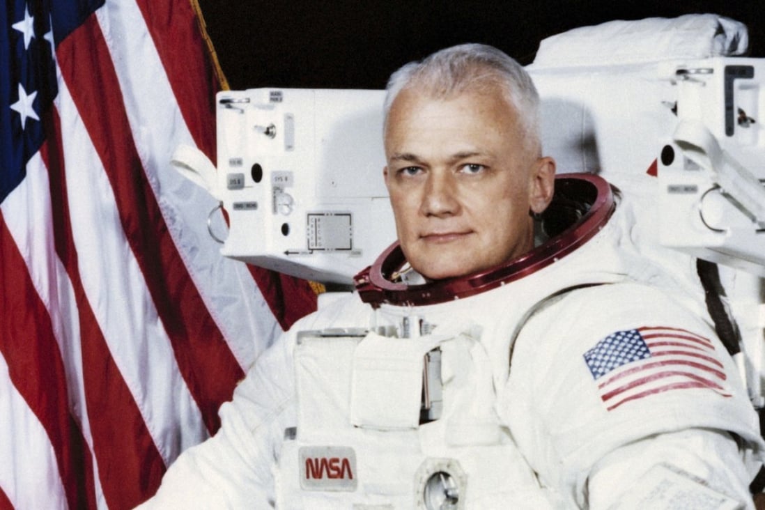 Nasa astronaut Bruce McCandless, first to fly untethered in space, dies ... Nasa astronaut Bruce McCandless, first to fly untethered in space, dies ...