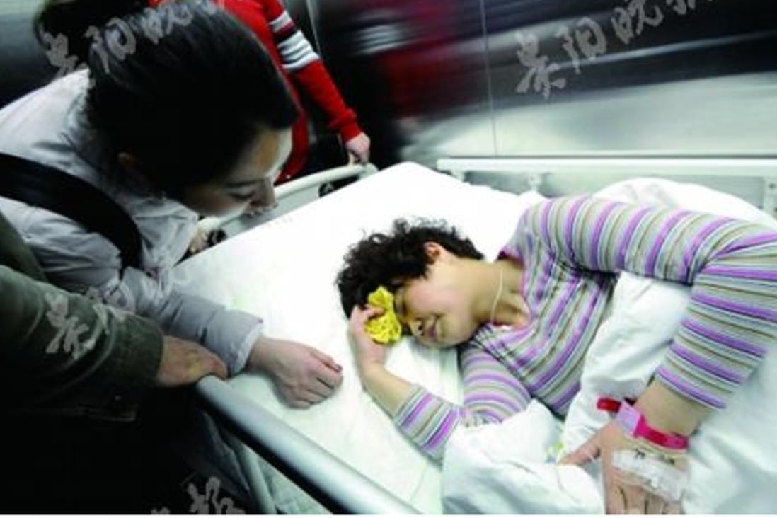 Chinese policewoman in coma after saving girl, 3, in deadly plunge from ...