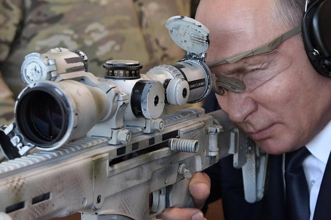 Russian President Putin tests Kalashnikov sniper rifle, ‘firing between ...