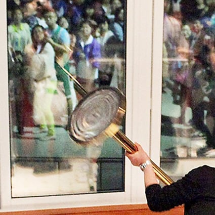 Chinese tourists smash up resort office after bugs fail to appear in ...