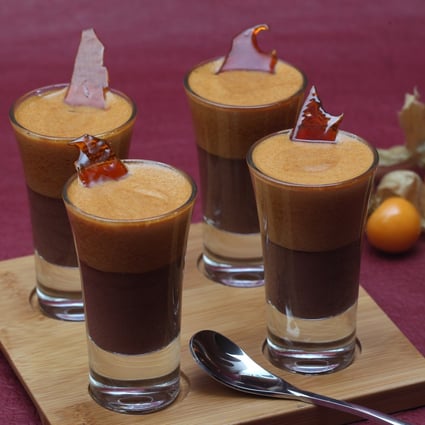 How to make chocolate and caramel verrines with salted peanut praline ...