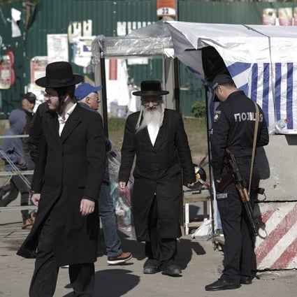 Thousands of Hasidic Jews defy travel warnings by making New Year ...