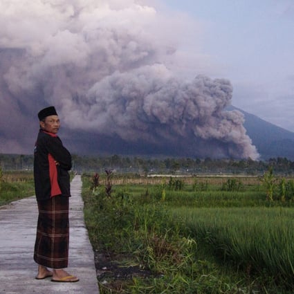Indonesia’s Semeru volcano erupts, releasing gas clouds and rivers of ...