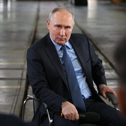 Russian defector says Putin never uses mobile phone, ‘pathologically ...