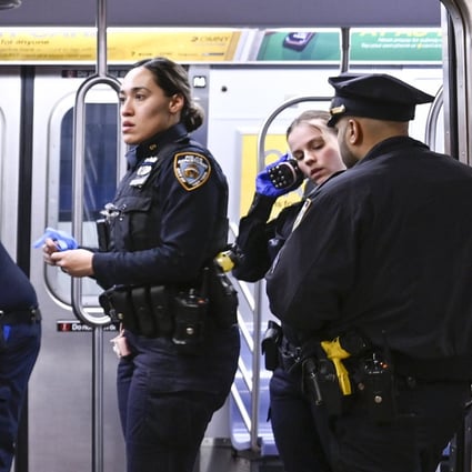 Man dies on New York subway after fellow passenger puts him in headlock ...