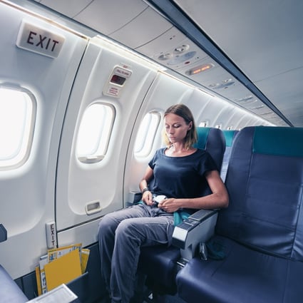How the extra legroom in plane emergency exit rows comes with extra ...